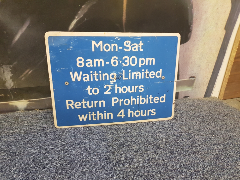 Waiting warning sign with post clamp 14 x 10 inch | Automobilia-UK ...