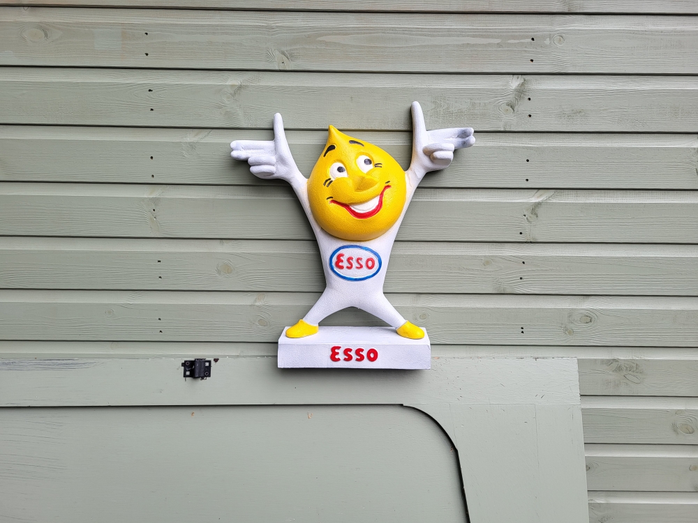 ESSO man display cast alloy 20 x 20 inches SUPERB ! | Automobilia-UK ...