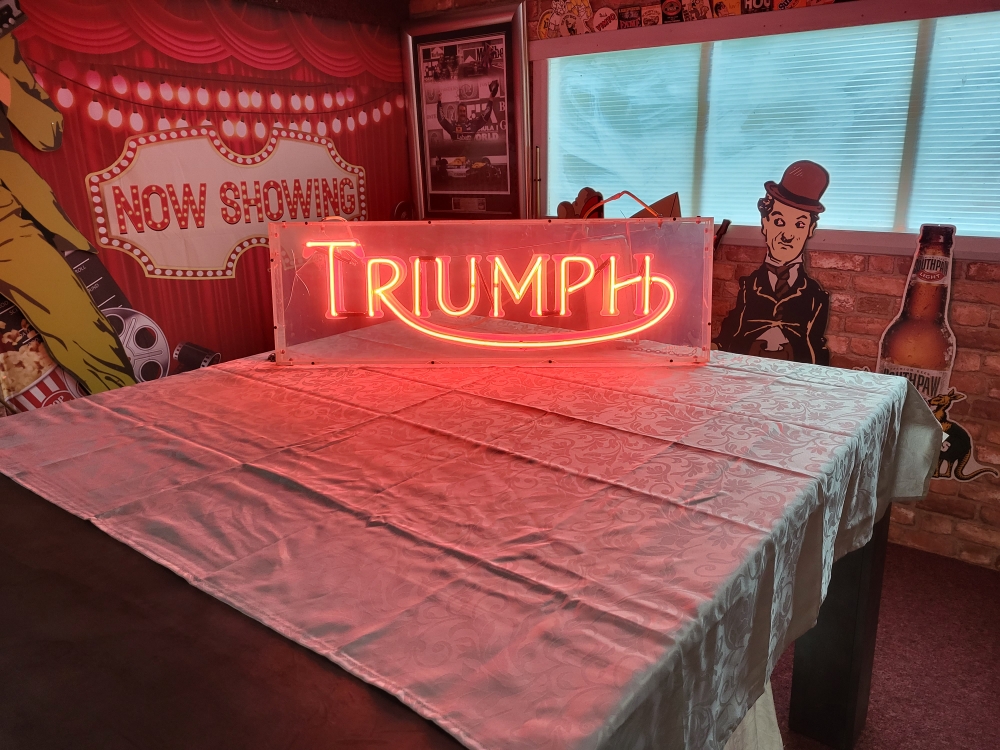 A Rare TRIUMPH lightbox 1951 OGIGINAL neon WOW ! | Automobilia-UK ...
