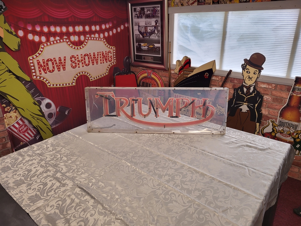 A Rare TRIUMPH lightbox 1951 OGIGINAL neon WOW ! | Automobilia-UK ...