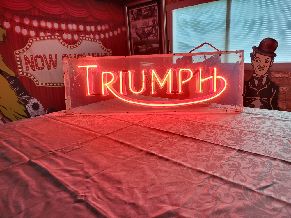 A Rare TRIUMPH lightbox 1951 OGIGINAL neon WOW ! | Automobilia-UK ...